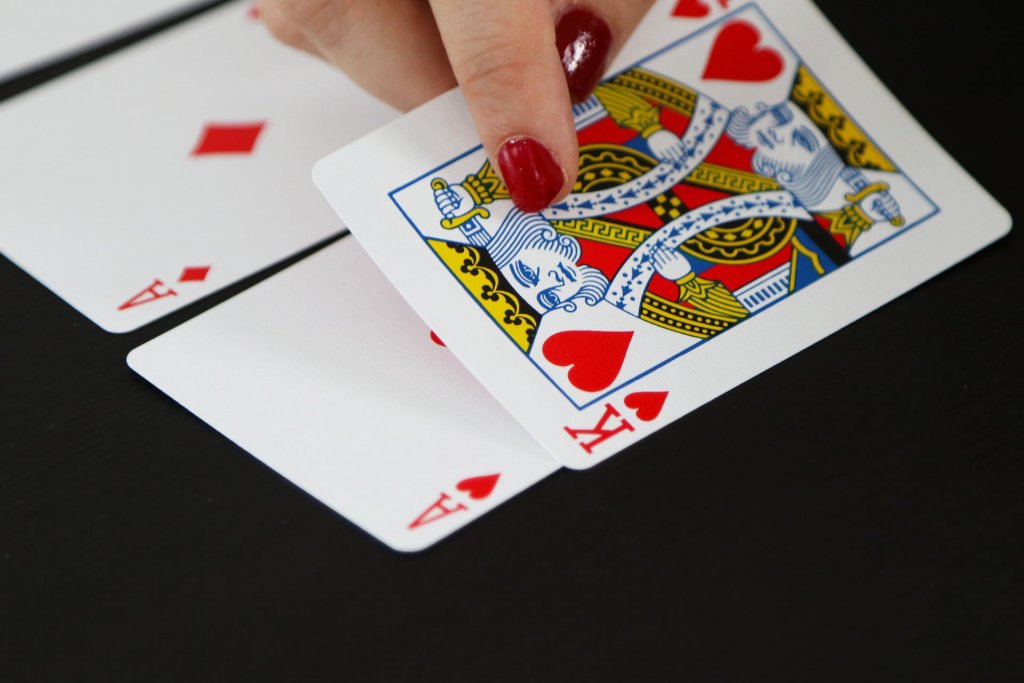 Want to Play Hearts Online? Check out These 6 Great Options