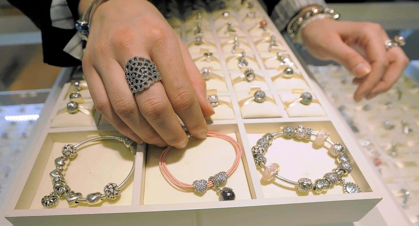 Office 365 helps expand productivity for high end jewelry retailer Pandora